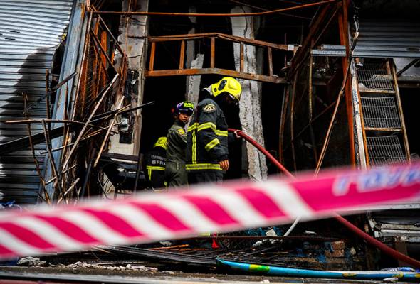 Ratusan haiwan mati dalam kebakaran di Pasar Chatuchak, Bangkok | Awani