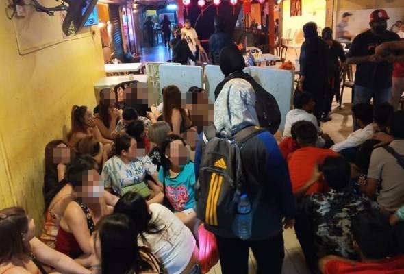 Imigresen tumpas aktiviti pelacuran, tahan 51 warga asing | Awani