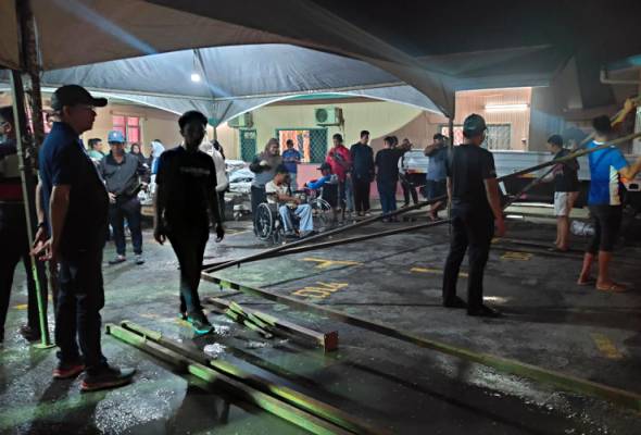 Kebakaran stor: Pejabat Parlimen Papar salur bantuan khemah dan makanan ...