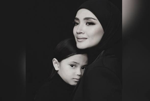 Demi maruah, Fazura nekad keputusan bercerai dengan Fattah Amin | Awani