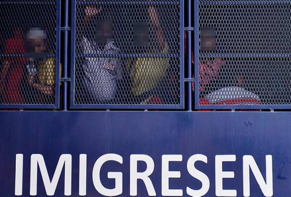 72 pekerja asing ditahan dalam op bersepadu di kawasan medan selera | Awani