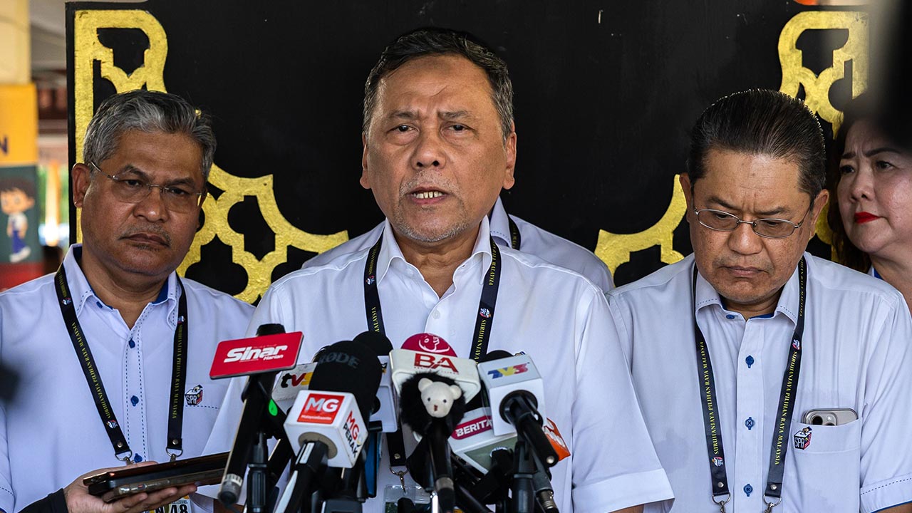 PRK Ayer Kuning: Peratusan keluar mengundi masih rendah - SPR | Awani