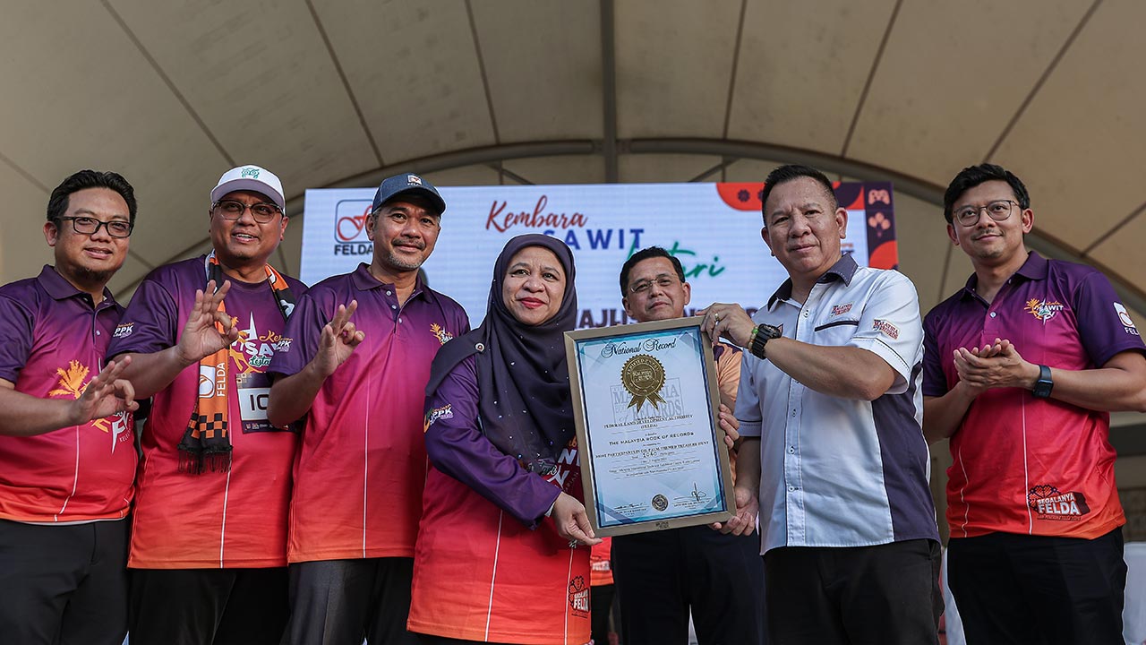 Program cari harta karun bertemakan minyak kelapa sawit Felda, terima ...