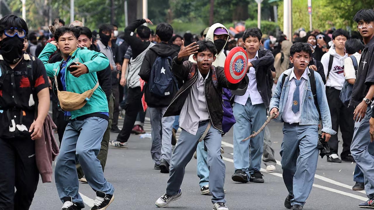 Rusuhan Indonesia: Masih tiada dialog antara peserta protes dengan ...