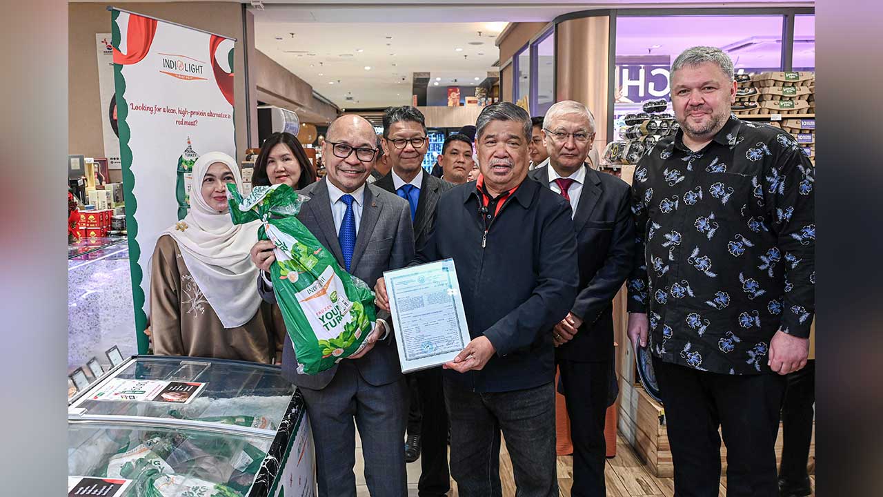Ayam Belanda halal dari Rusia selamat, berkualiti - Mohamad | Awani