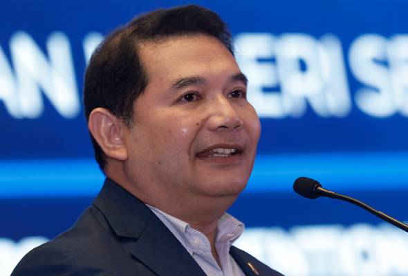 Rafizi ketuai 555 penerima darjah kebesaran, bintang dan pingat Negeri ...