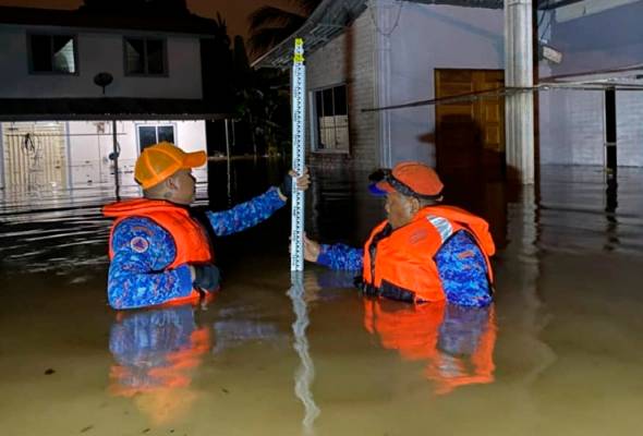 Danger-level continuous rain warning for eight areas in Sarawak | Awani ...