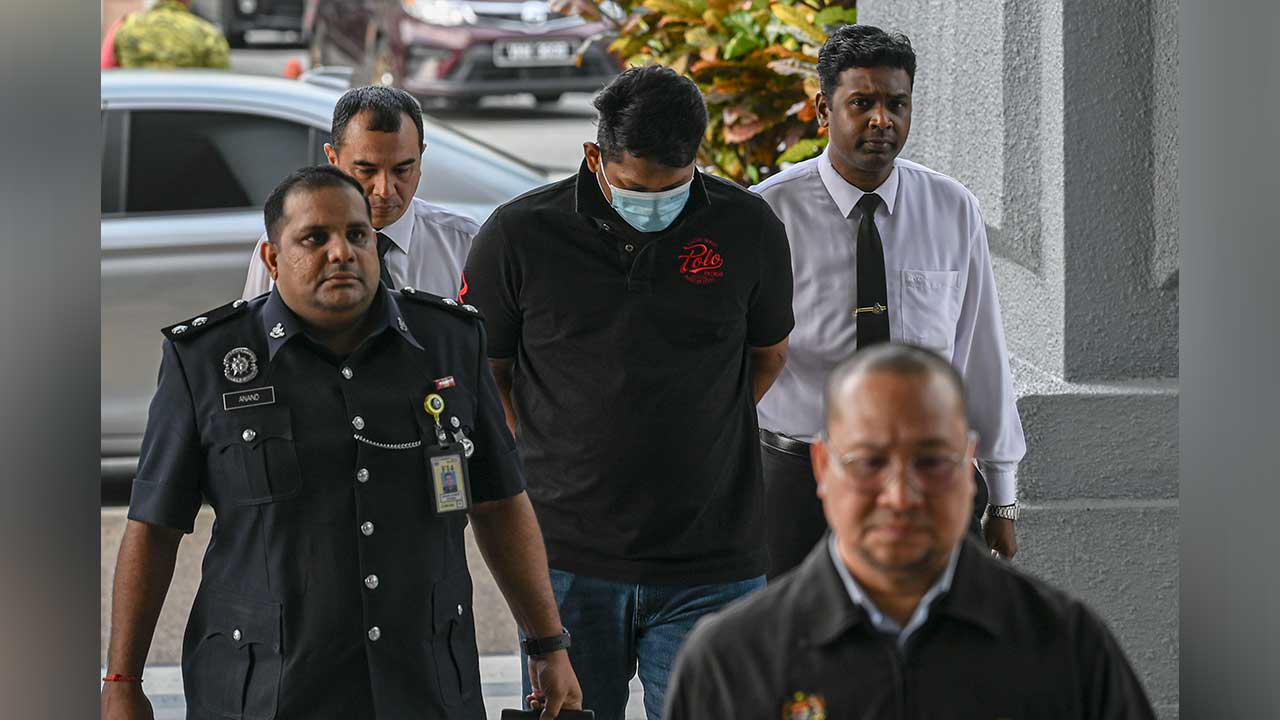 Jurujual didakwa tipu urusan jual beli sarung tangan berjumlah RM5.1 ...