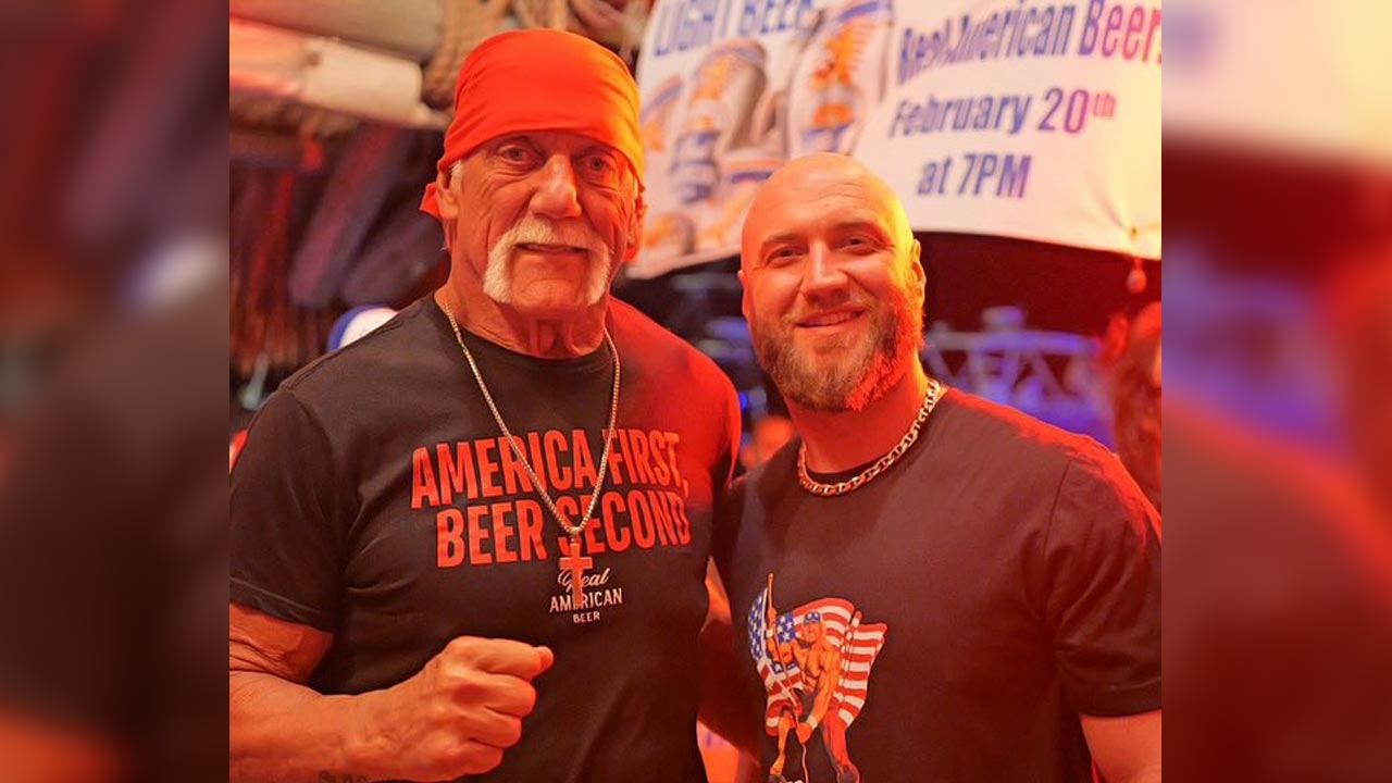 Luahan emosi anak Hulk Hogan tentang pemergian ayahnya | Awani