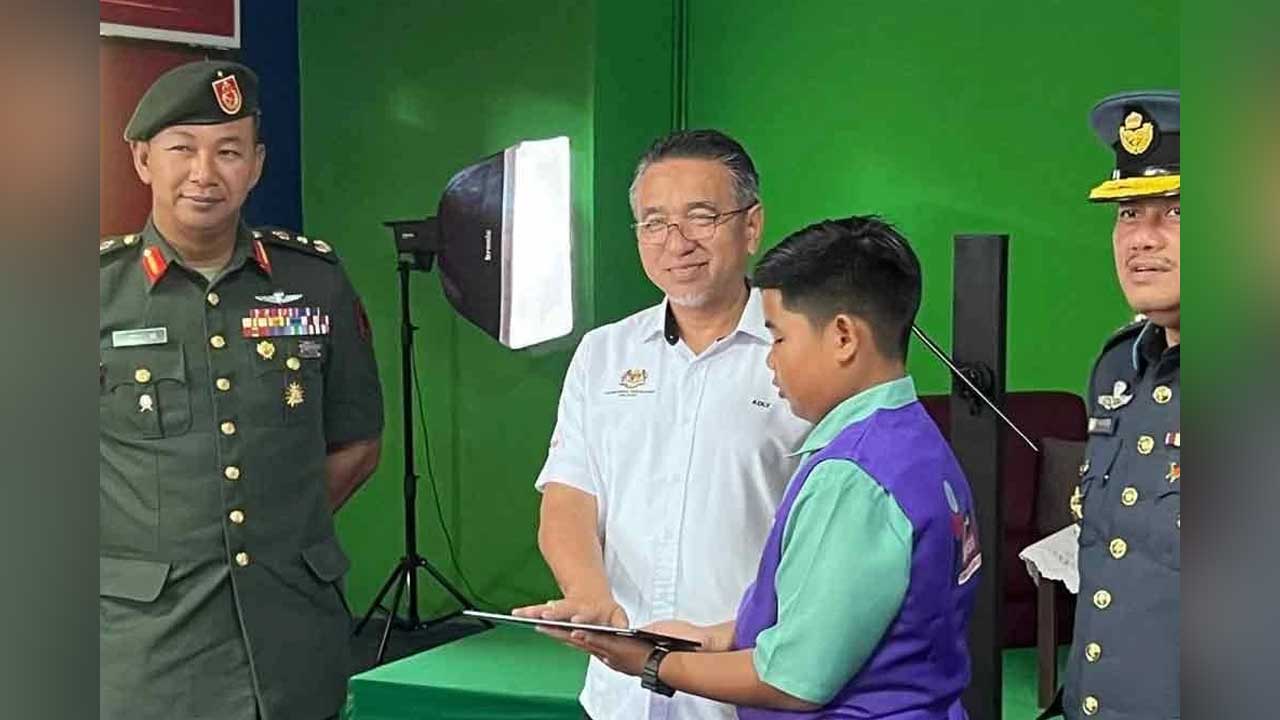 Mindef sasar keseluruhan 38 sekolah dalam kem dapat didigitalkan | Awani