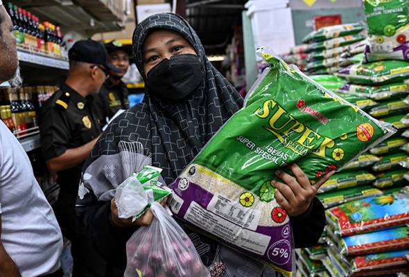 Beras tempatan 10kg RM26 mula dijual di Terengganu | Awani