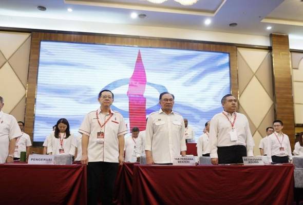 DAP rakan setia Anwar Ibrahim, hanya ‘yes man’ kepada rakyat - Guan Eng ...
