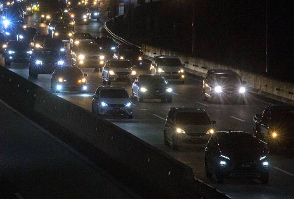 Aidilfitri: Aliran trafik di Kuala Krai, Gua Musang terkawal malam ini ...