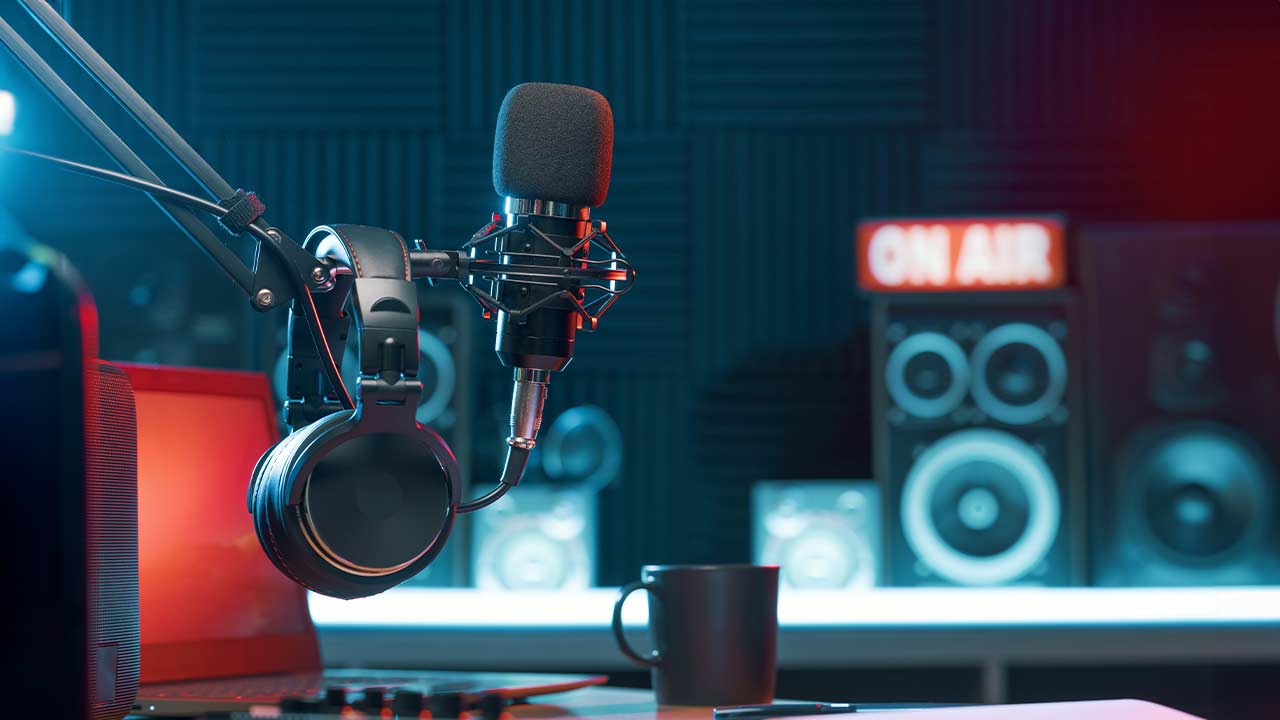 Stesen radio 'kantoi' guna hos AI | Awani