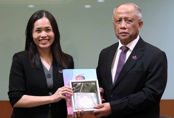 Teo adakan mesyuarat dua hala di Brunei | Awani
