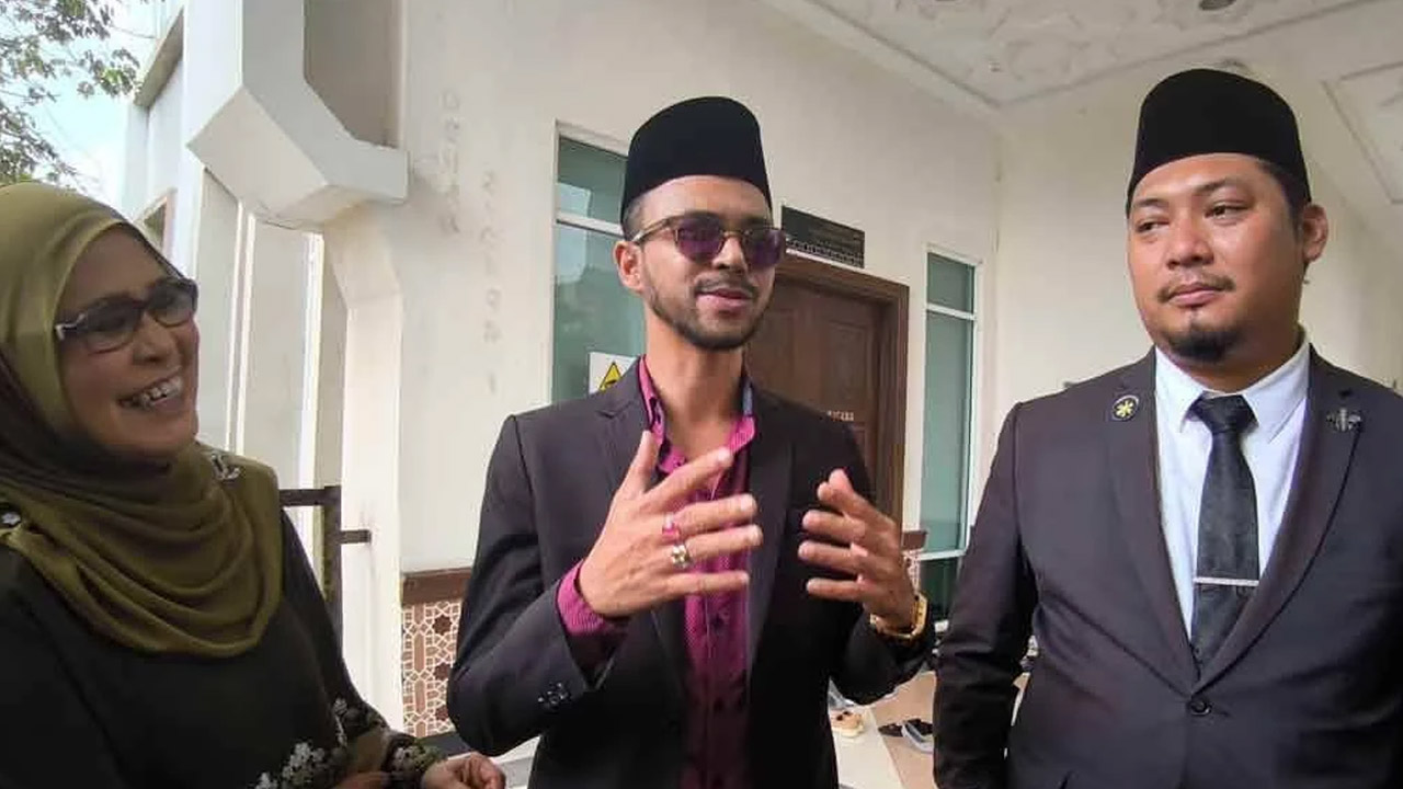 Along Cham mengaku ada lafaz cerai kali kedua terhadap isteri | Awani