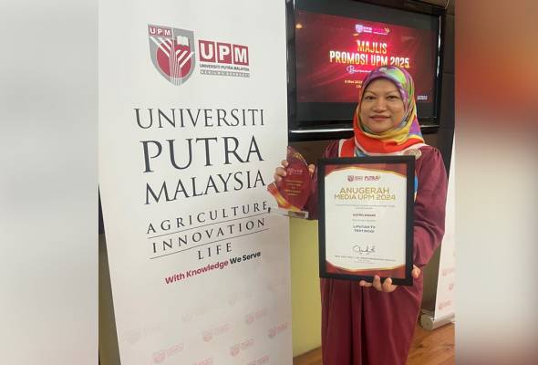 Astro AWANI terima anugerah Liputan TV Tertinggi daripada UPM | Awani