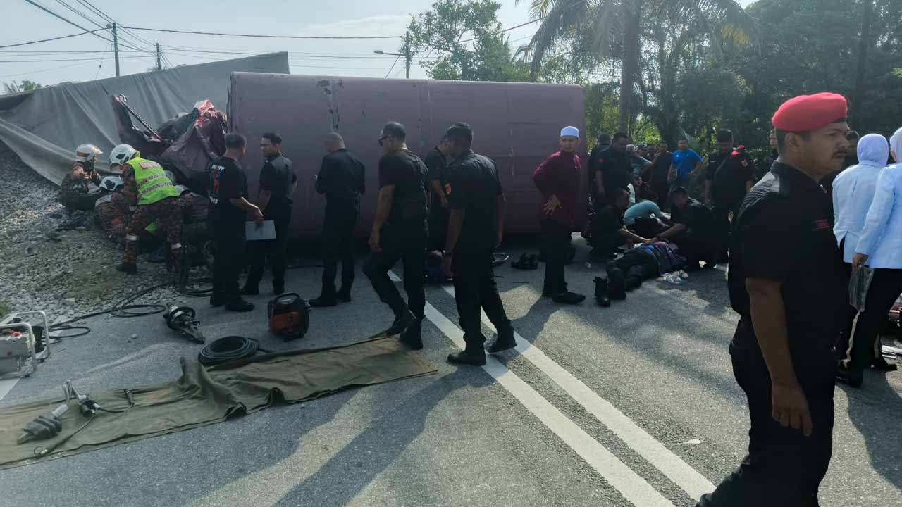 Anggota FRU maut kemalangan: Lori pasir alami kegagalan fungsi stereng ...