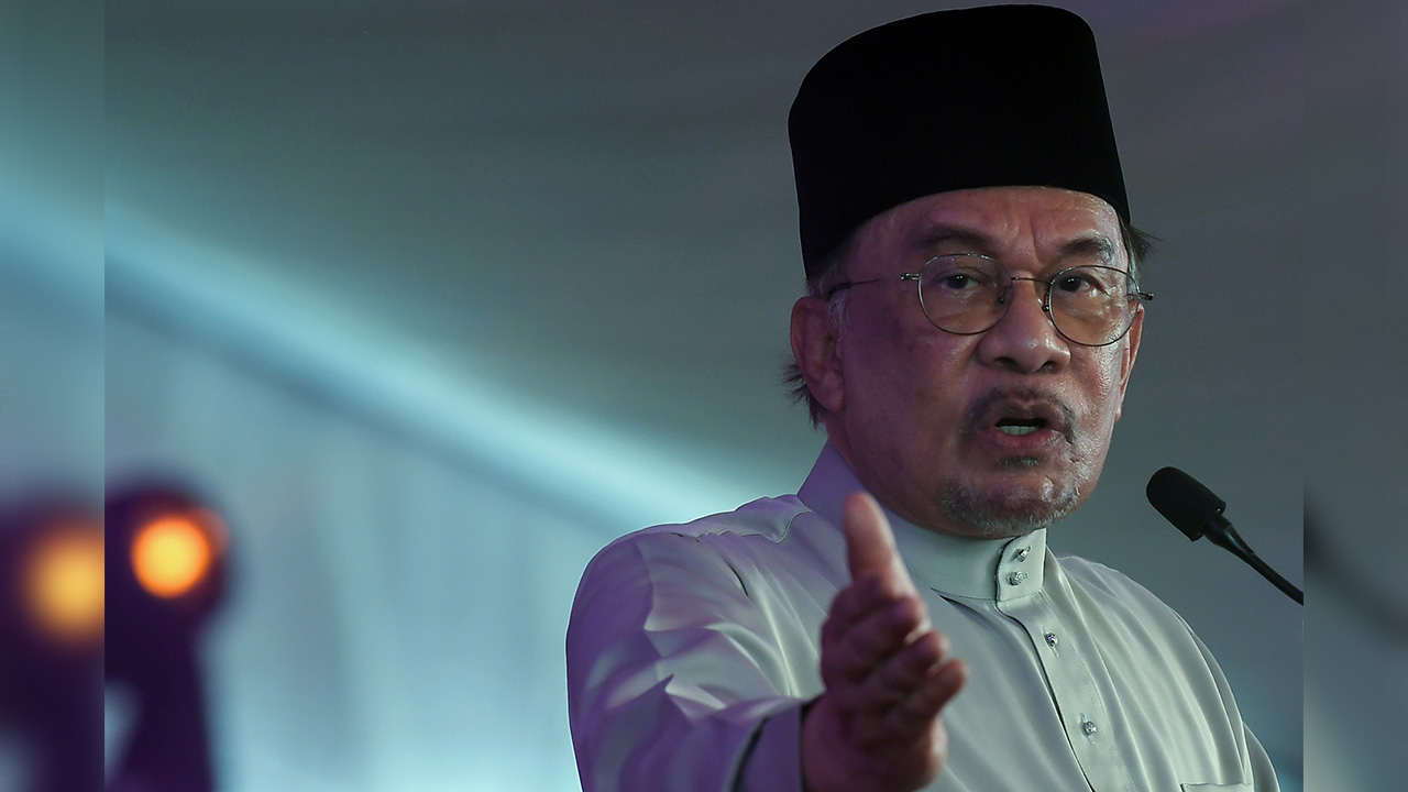 Anwar tukar peguam kes saman sivil Yusoff Rawther | Awani