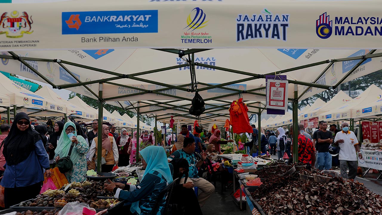 Kerajaan terus perkasa penjaja, peniaga kecil menerusi agenda Malaysia ...