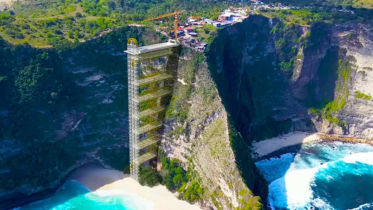 Bali gantung pembinaan lif kaca 182 meter di 'Tebing T-Rex' Pantai ...