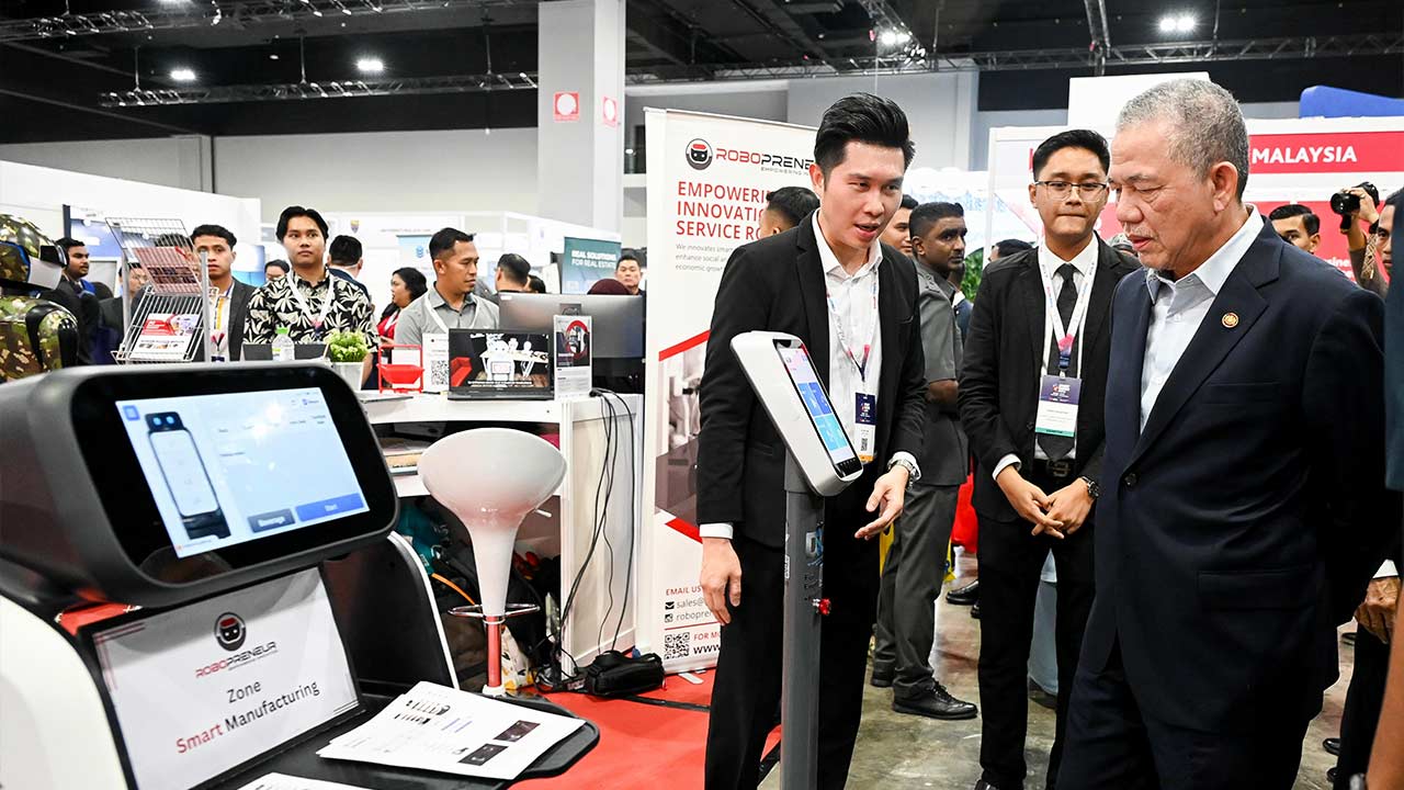 Akses digital inklusif kunci transformasi Malaysia - Fadillah | Awani