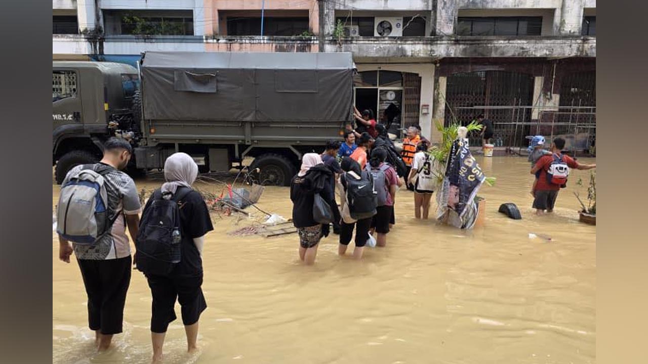 [TERKINI] Banjir Hatyai: Lebih 700 rakyat Malaysia dipindahkan ke Bukit ...