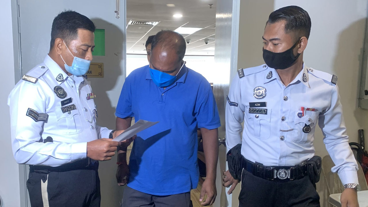 Cuai sebabkan tujuh kenderaan rosak di Stesen KTM Ipoh, pemandu van ...