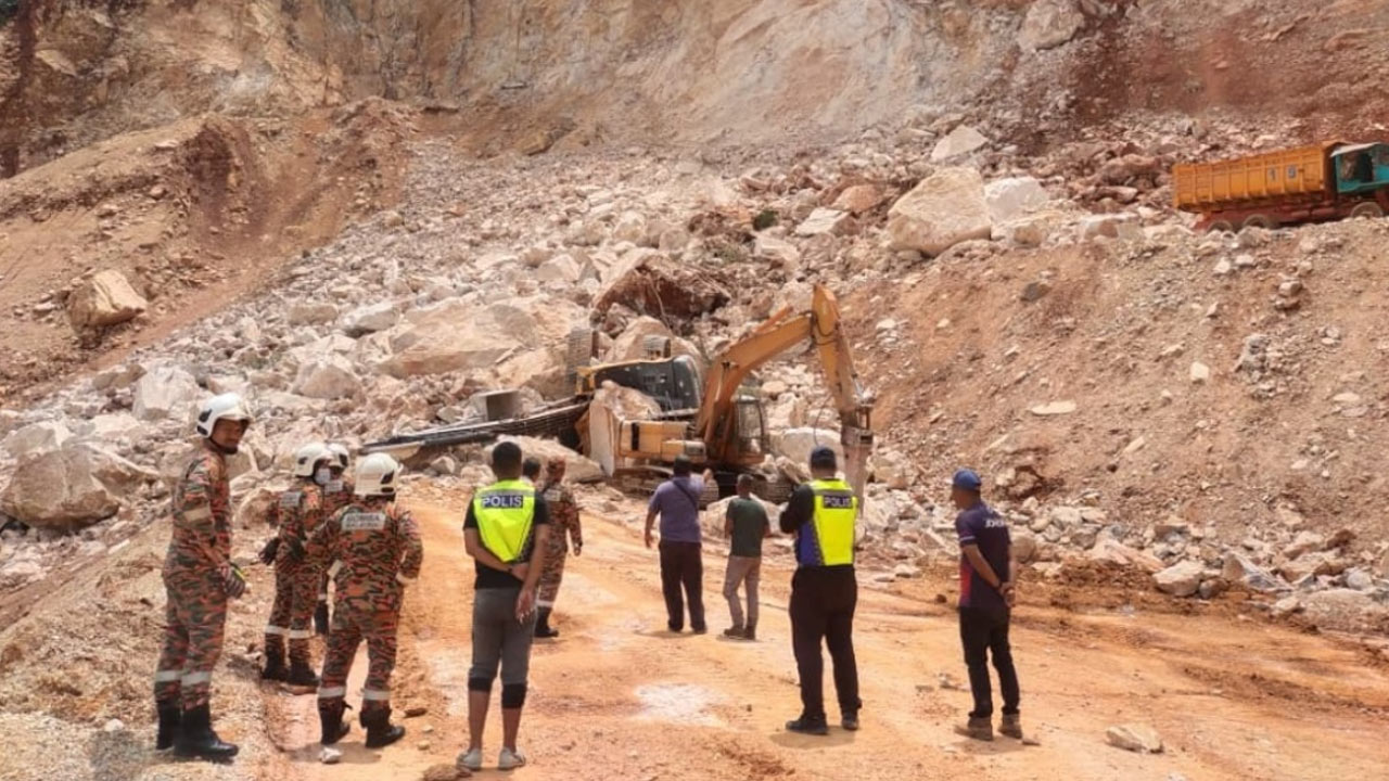 Pekerja kuari tertimbus runtuhan batu di Raub | Awani