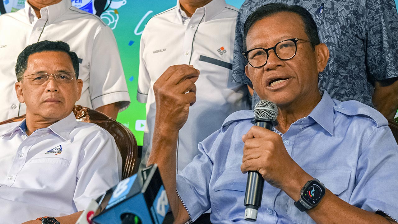 Felda minta kerajaan pertimbang mansuh AP, IP gula tapis import | Awani
