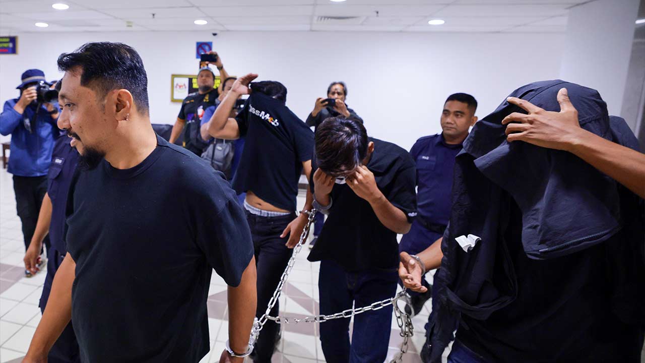 Penyokong Selangor FC mengaku tidak bersalah guna perkataan tidak sopan ...