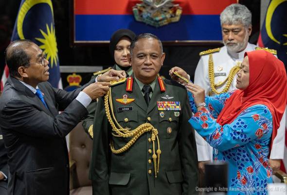 [TERKINI] Jeneral Azhan dilantik Panglima Tentera Darat | Awani