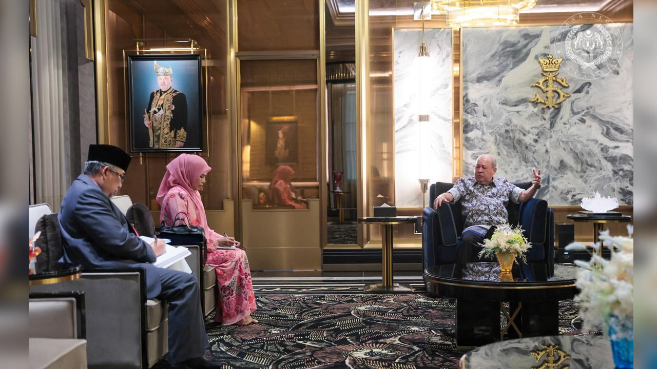 Agong dipersembah taklimat perancangan Kementerian Perladangan dan ...