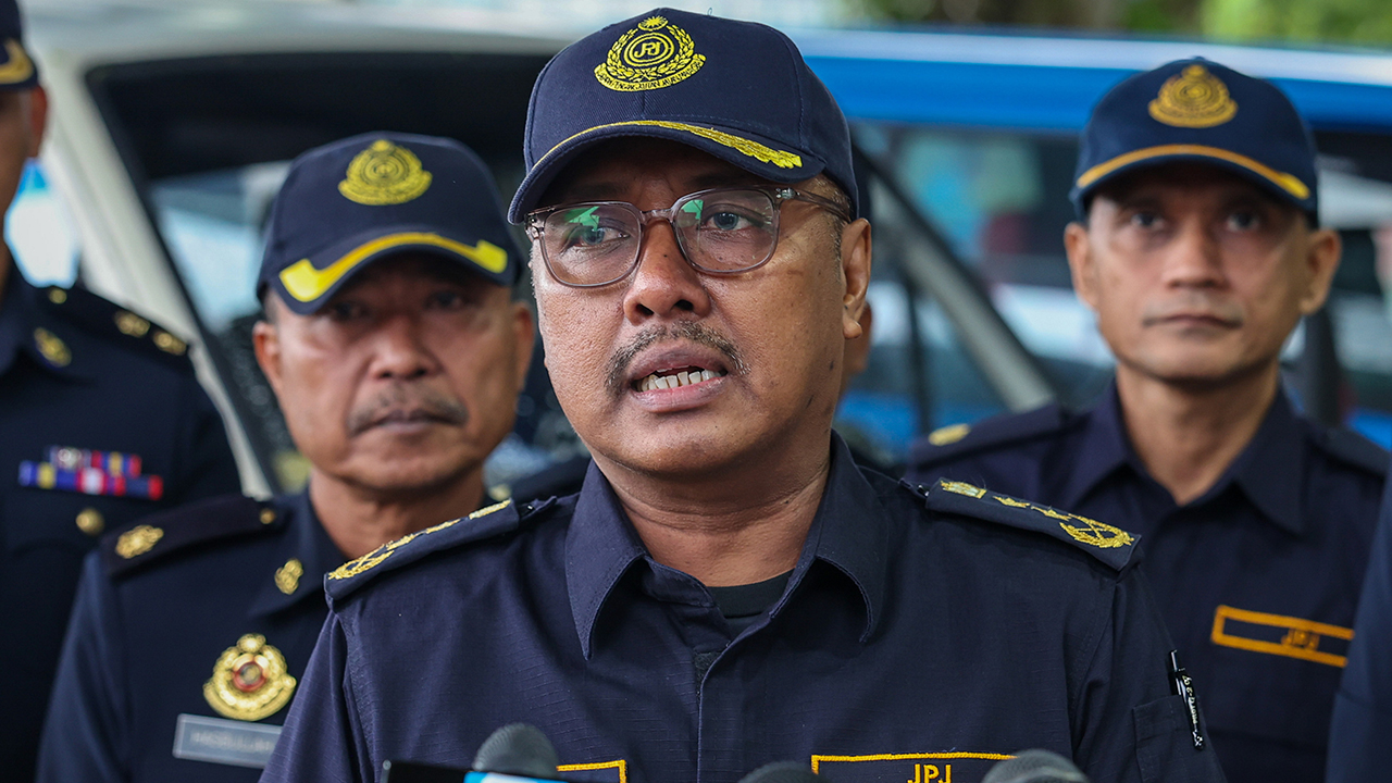 JPJ Pulau Pinang sita 73 kereta mewah bernilai lebih RM10 juta dalam Op ...