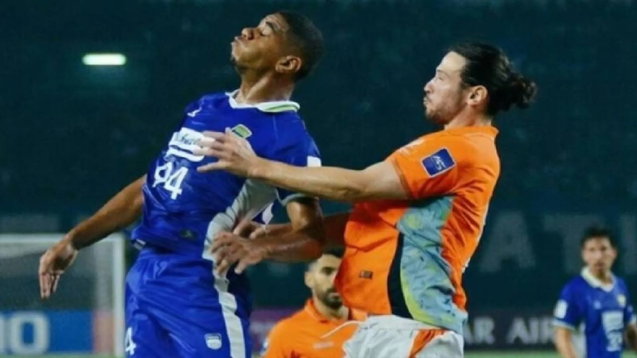 Daniel Ting berdepan detik cemas, penyokong Persib Bandung masuk padang ...