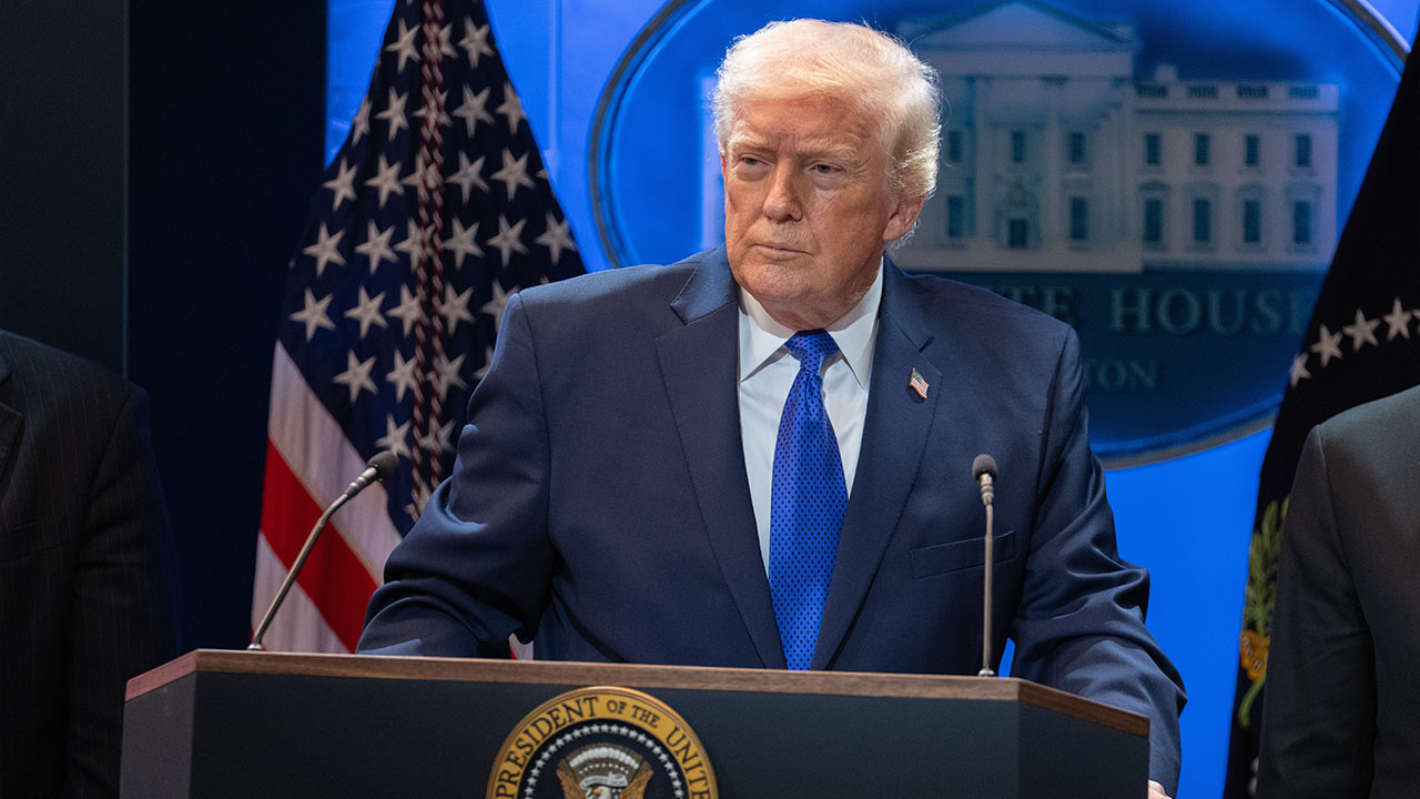 Trump anggap pengunduran Joe Kent sebagai langkah tepat di saat krisis ...
