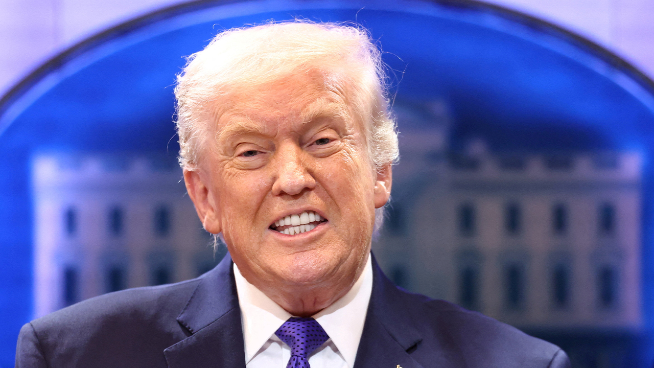 Trump berikrar untuk ‘mengambil’ Cuba pula ketika pulau itu bergelut ...