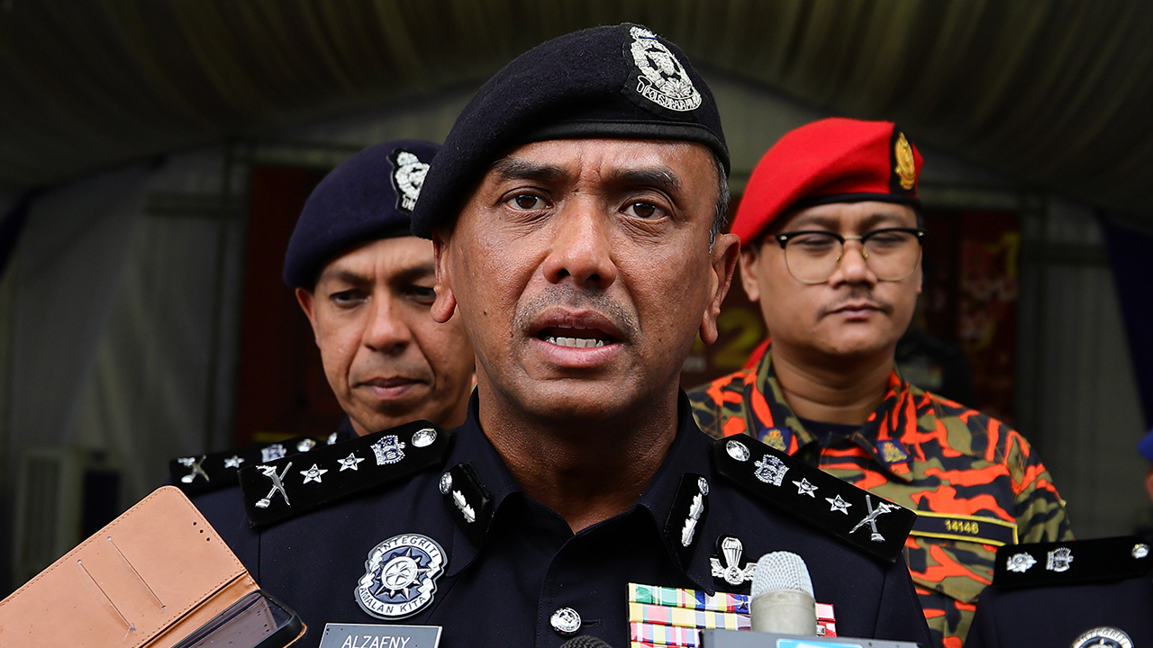 Remaja pecah gegendang telinga, patah hidung akibat mercun bola | Awani