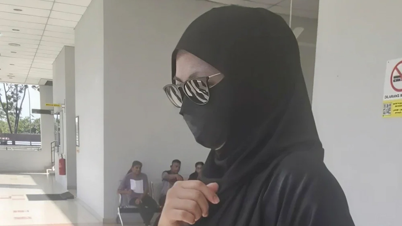 Suami didakwa kes tipu: Azar Azmi mohon ruang | Awani
