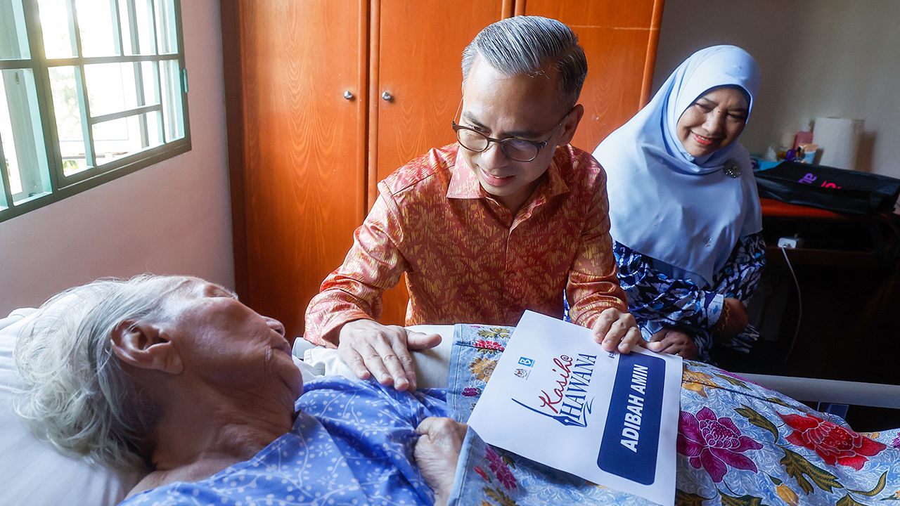 Fahmi santuni Tokoh Wartawan Negara Adibah Amin | Awani