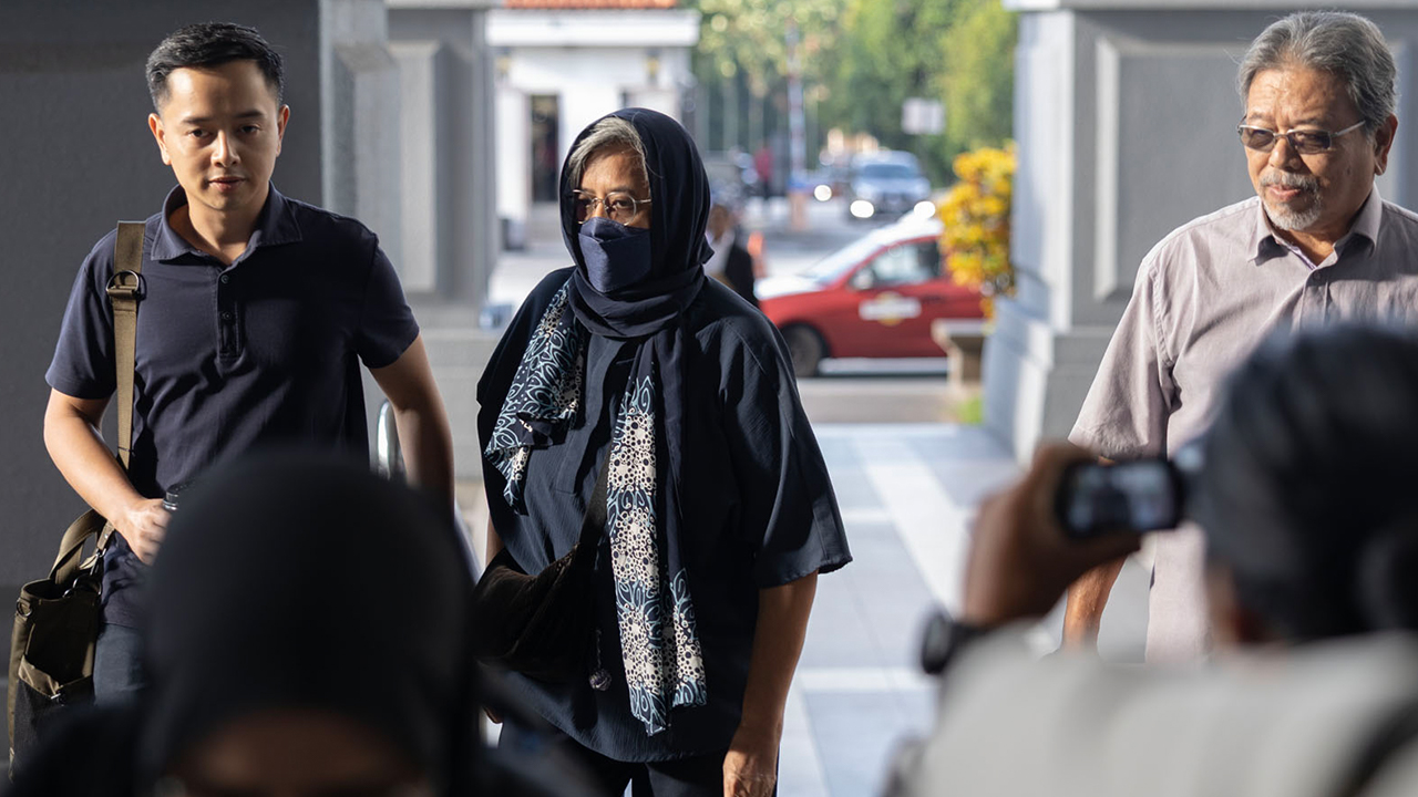 Anak Daim Zainuddin mengaku tidak bersalah gagal isytihar harta | Awani