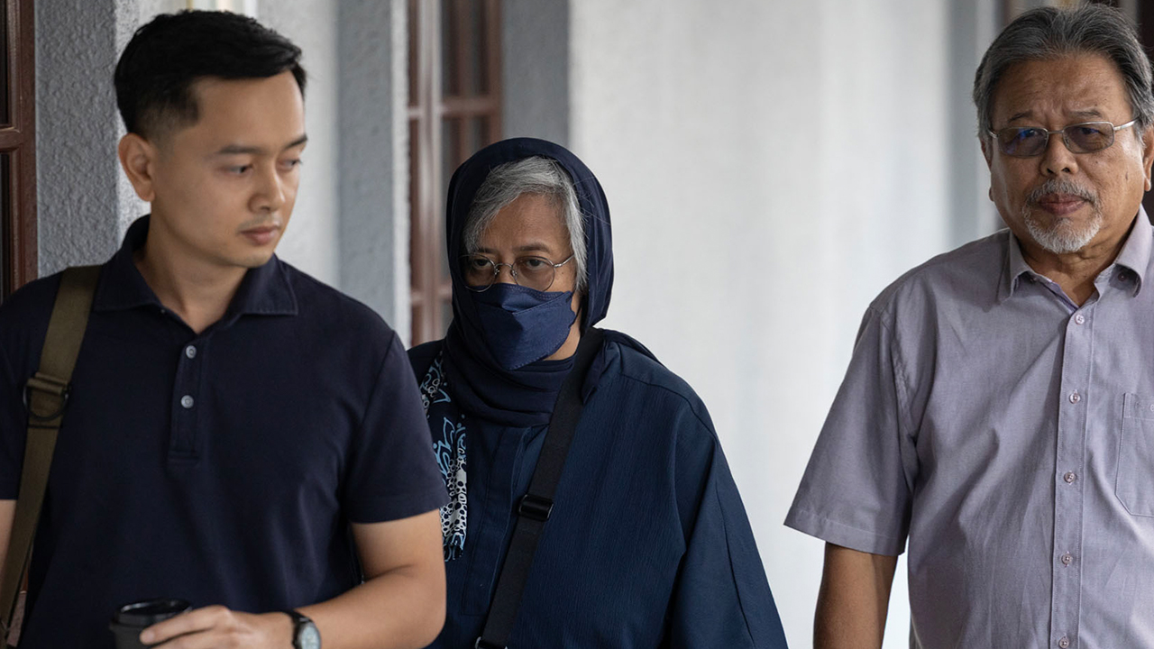 Anak Daim Zainuddin, Asnida tiba di Kompleks Mahkamah Kuala Lumpur | Awani