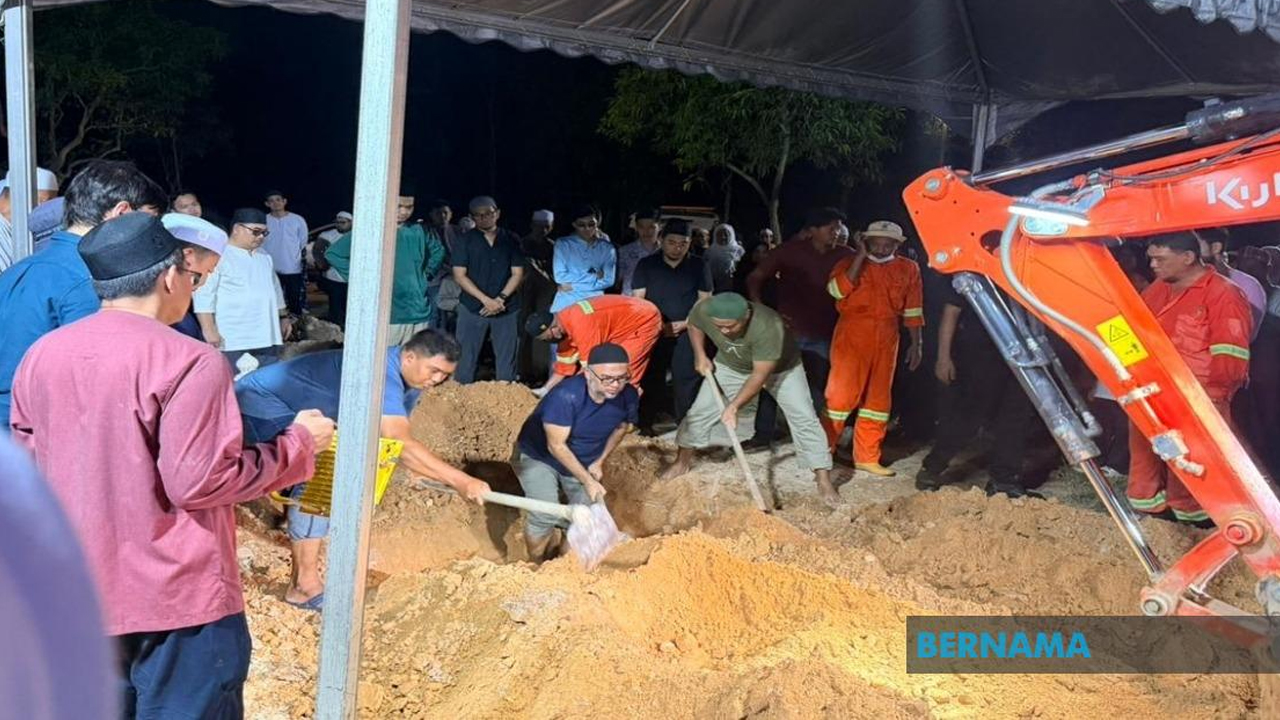 Jenazah bekas Pengerusi SPR selamat dikebumi di Tanah Perkuburan Islam ...