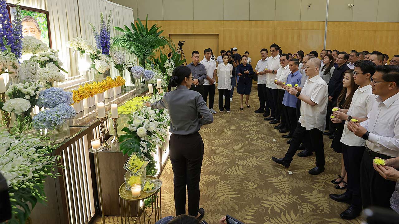 Tun Dr Ling Liong Sik diberikan penghormatan terakhir hari ini | Awani