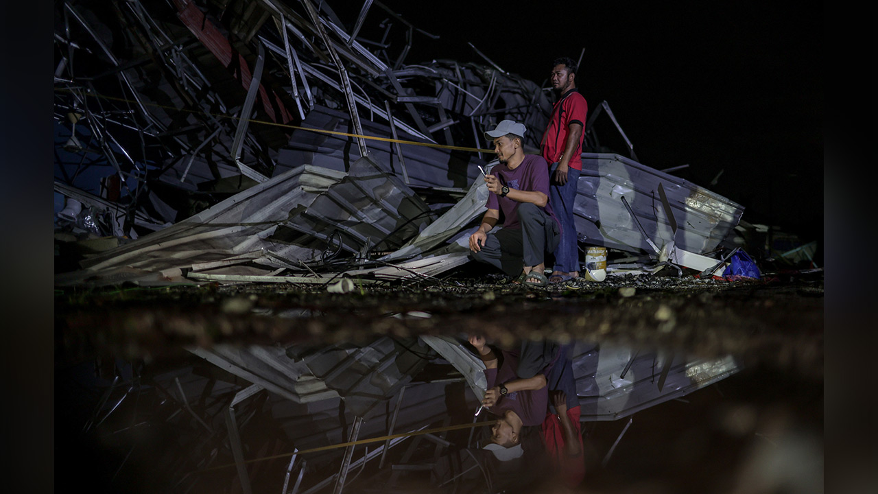 100 mangsa ribut ditempatkan di PPS SK Melayu Raya, Pontian | Awani