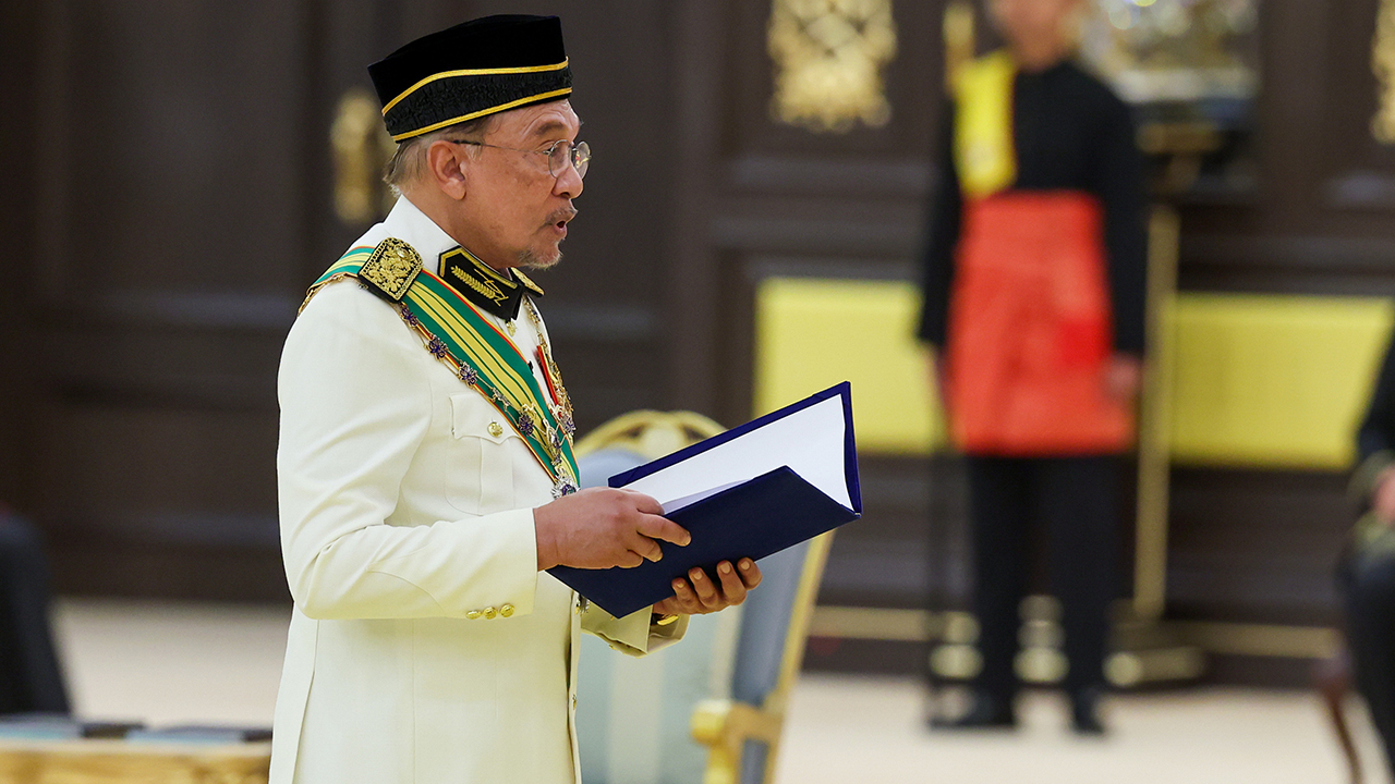 Kerajaan MADANI tadbir negara penuh dedikasi di bawah naungan Agong ...