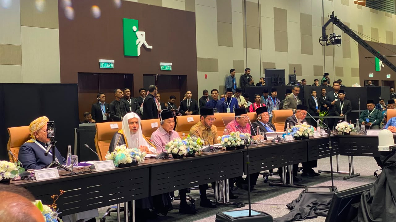 Ilmu perlu pandu masyarakat, pembuat dasar - Ahmad Zahid | Awani